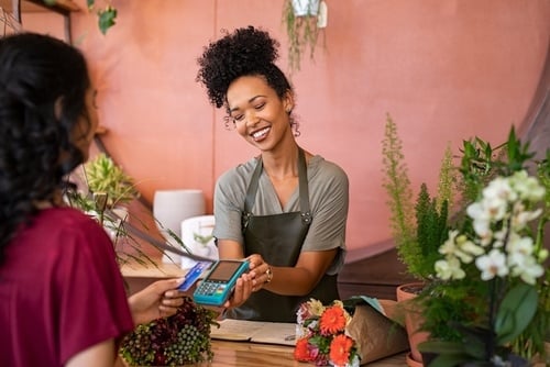 Retail Customer Experience: Definition, Challenges & Trends
